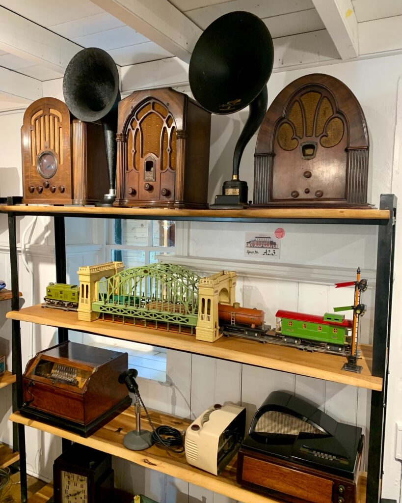 This Antique Center will inspire your creativity. – Kolbe Antiques